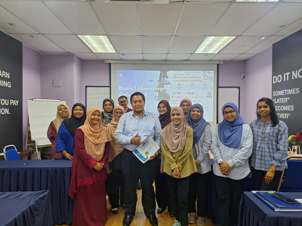 Public Training Basic Laboratory Safety and Chemical Handling - UKM UNIPEQ